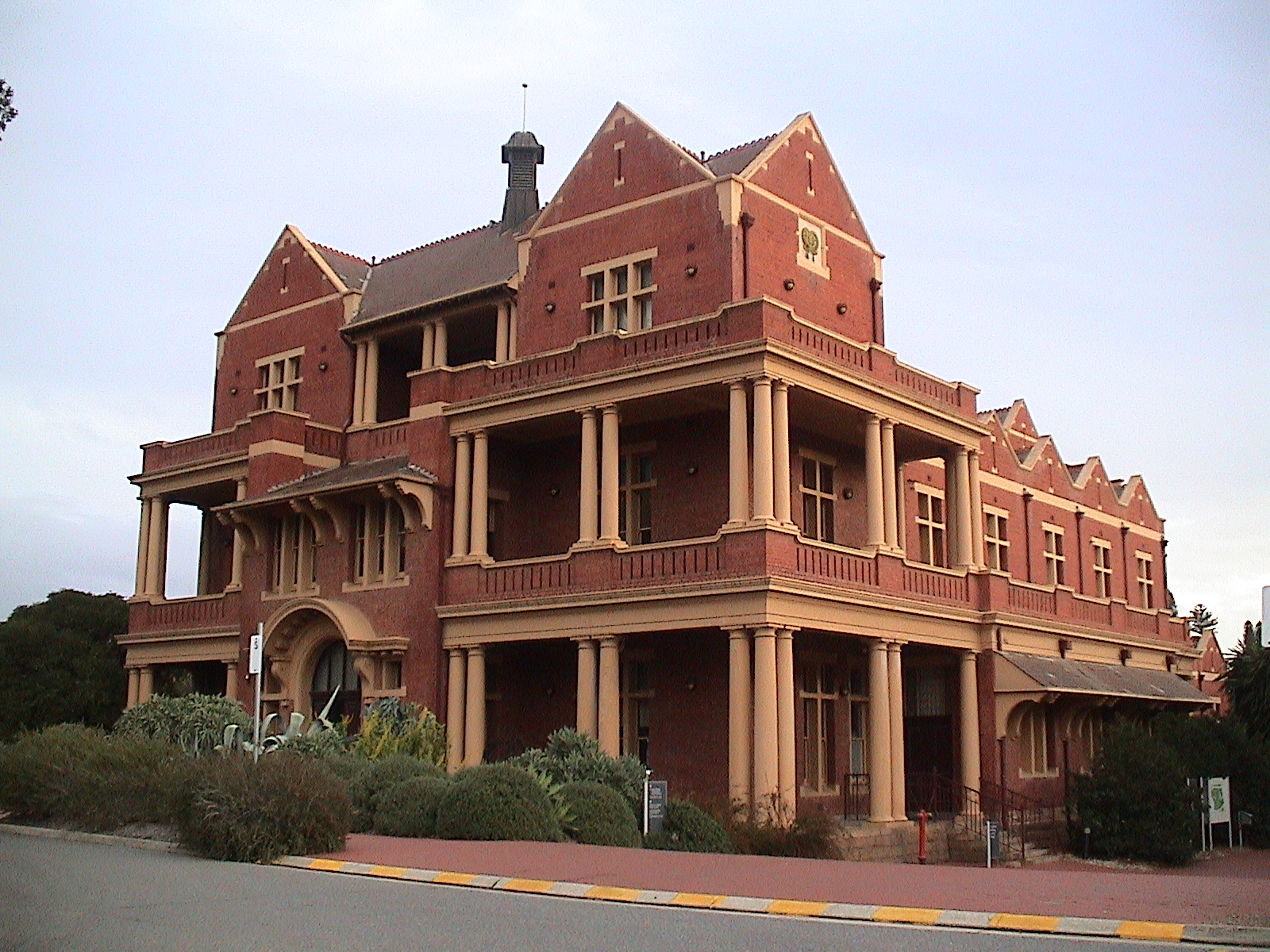 Construction of the Goodman Building - History Hub